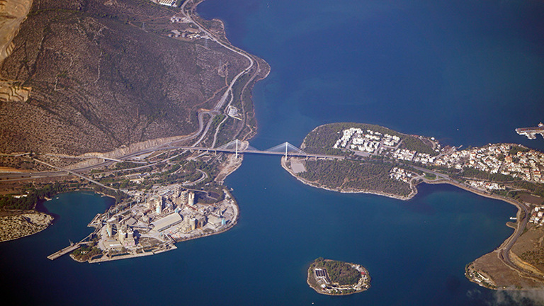 Die Brücke über den Evripos verbindet Euböa mit dem griechischen Festland